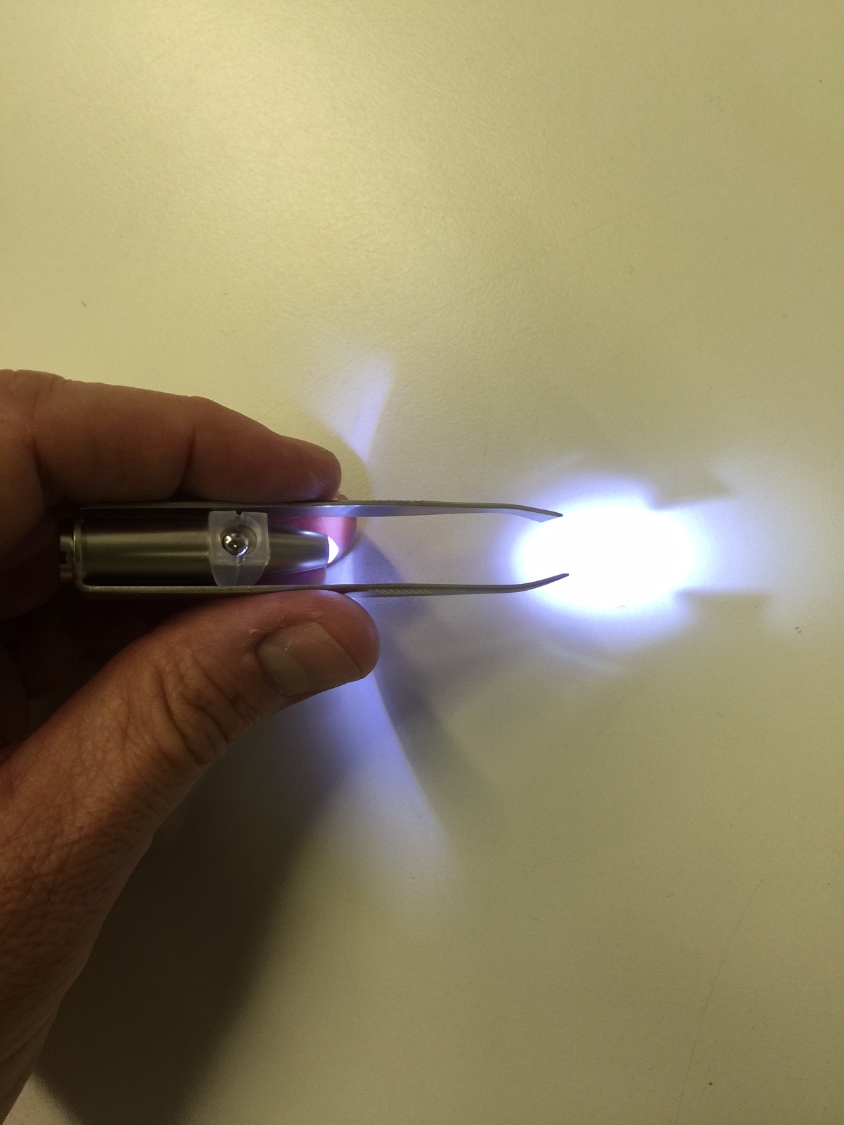 LED Light Tweezer - Neutec